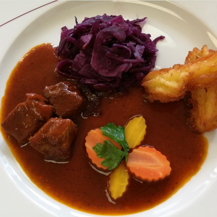 Wildragout mit Rotkraut und Kroketten 😉