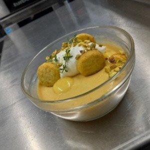 Nora Smith - Chef Patissier @ Mamakas Taverna | Gronda